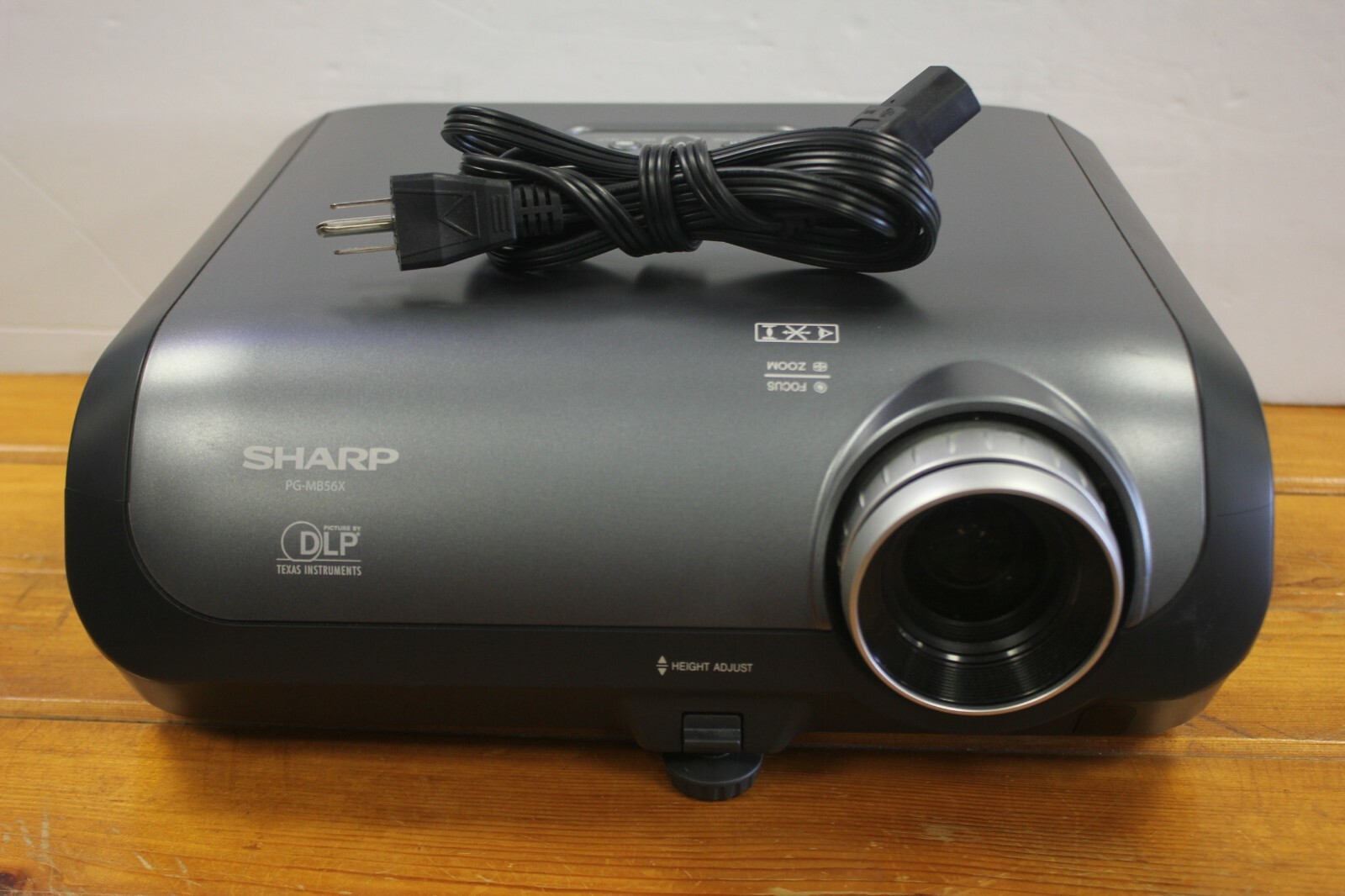 Sharp PG-MB56X DLP Notevision 2500 Lumen Projector - 701Hrs - No Remote ...
