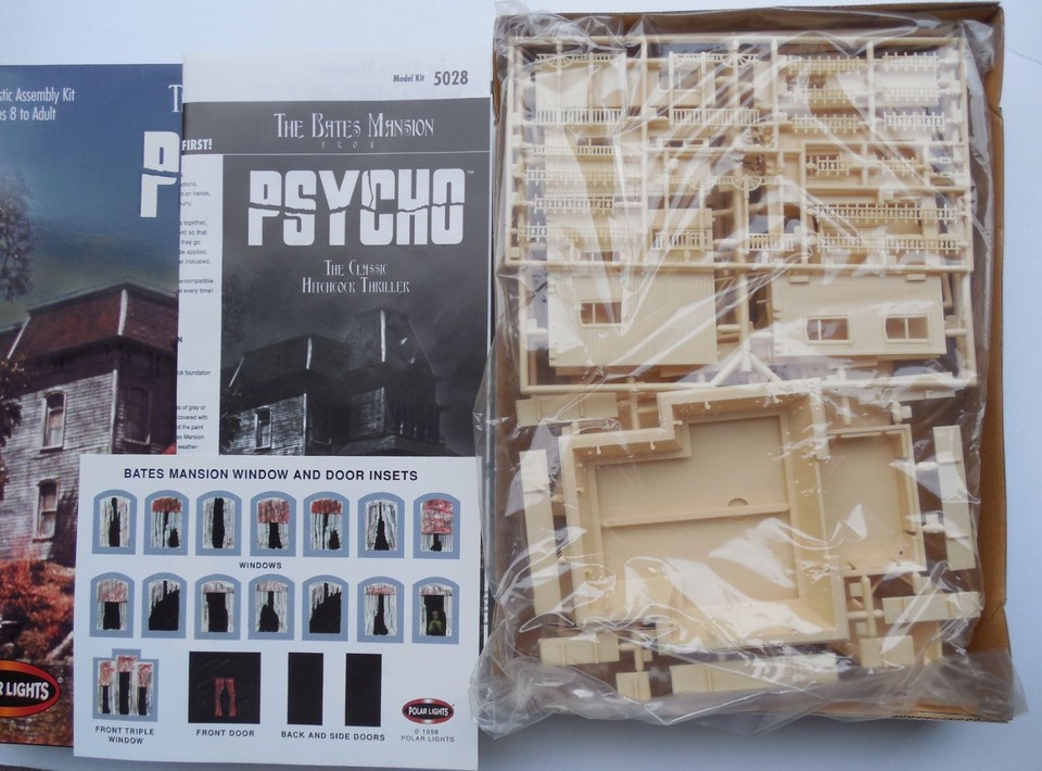 The Bates Mansion Psycho House 1/87 HO Scale Polar Lights Model Kit ...