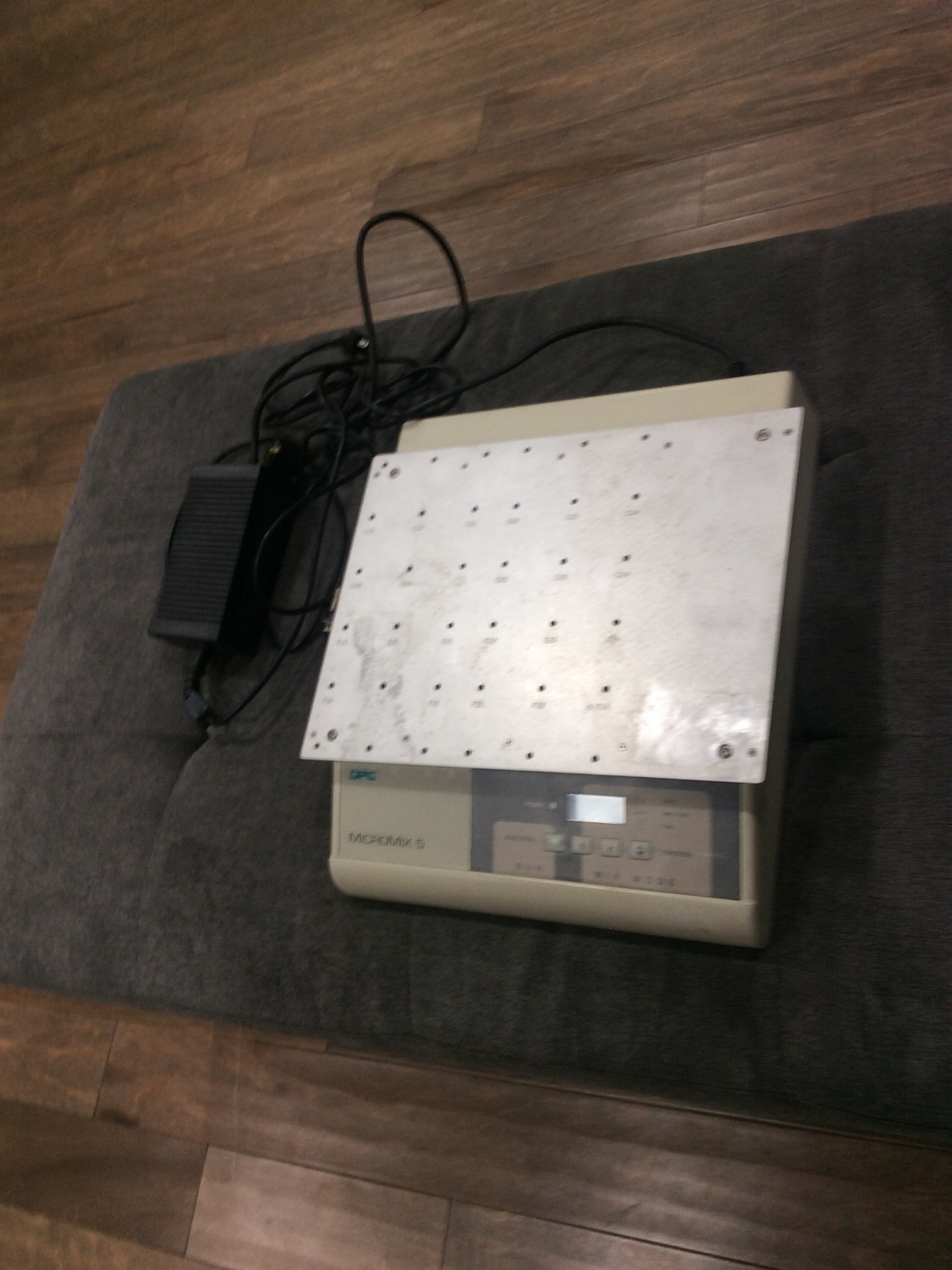 DPC MicroMix 5 Microplate Shaker, Four Positions plate mixer shaking ...