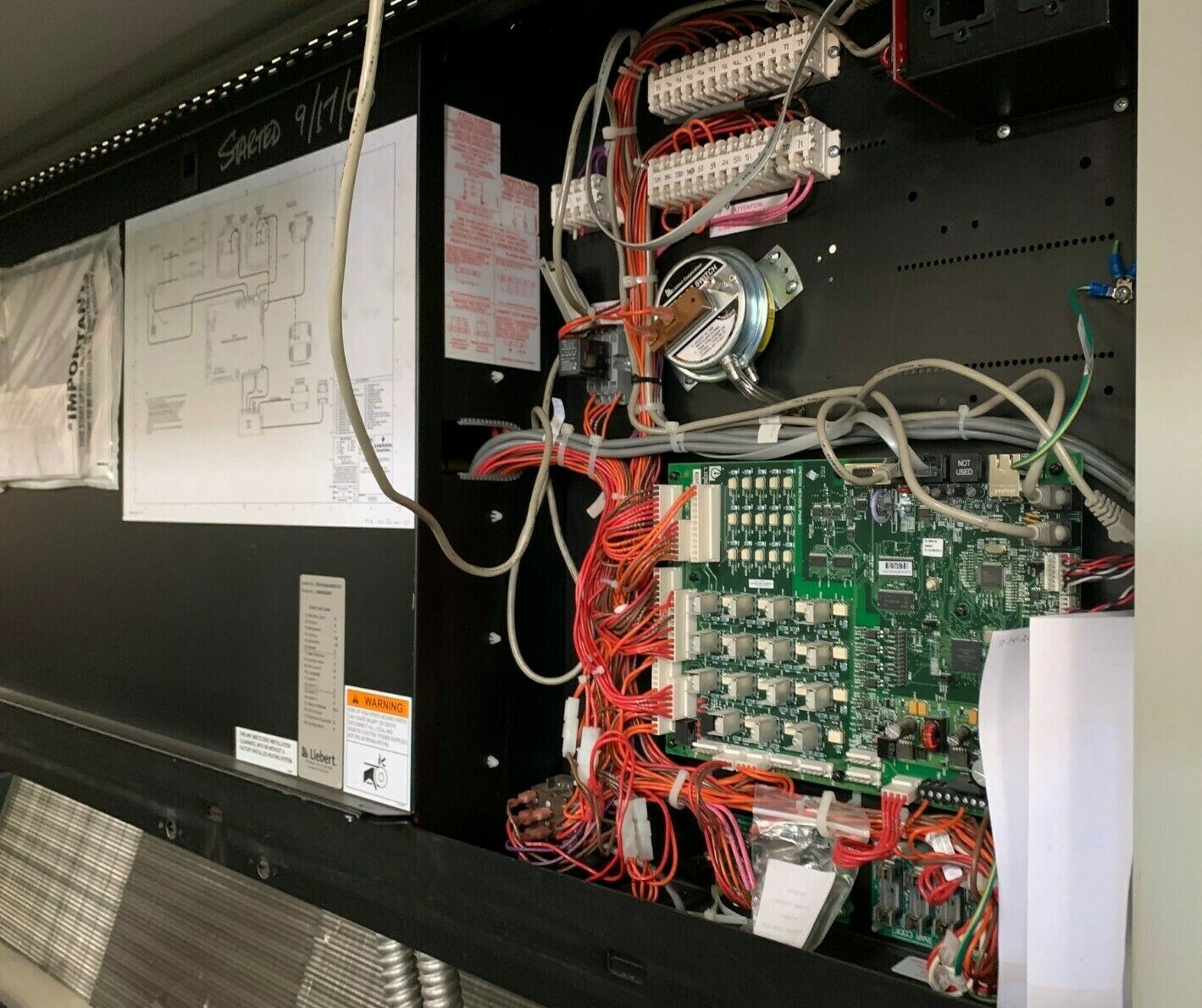 Liebert DX Downflow 20 ton AC unit DS070AMA0E1012S 460Volt w/reheat ...