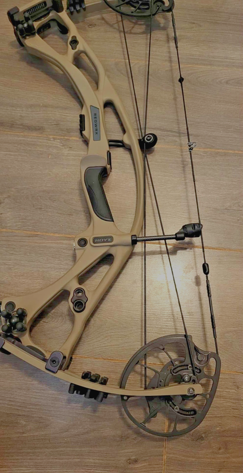 NEW HOYT RX7 BOW right hand 28.5 80lbs | eBay
