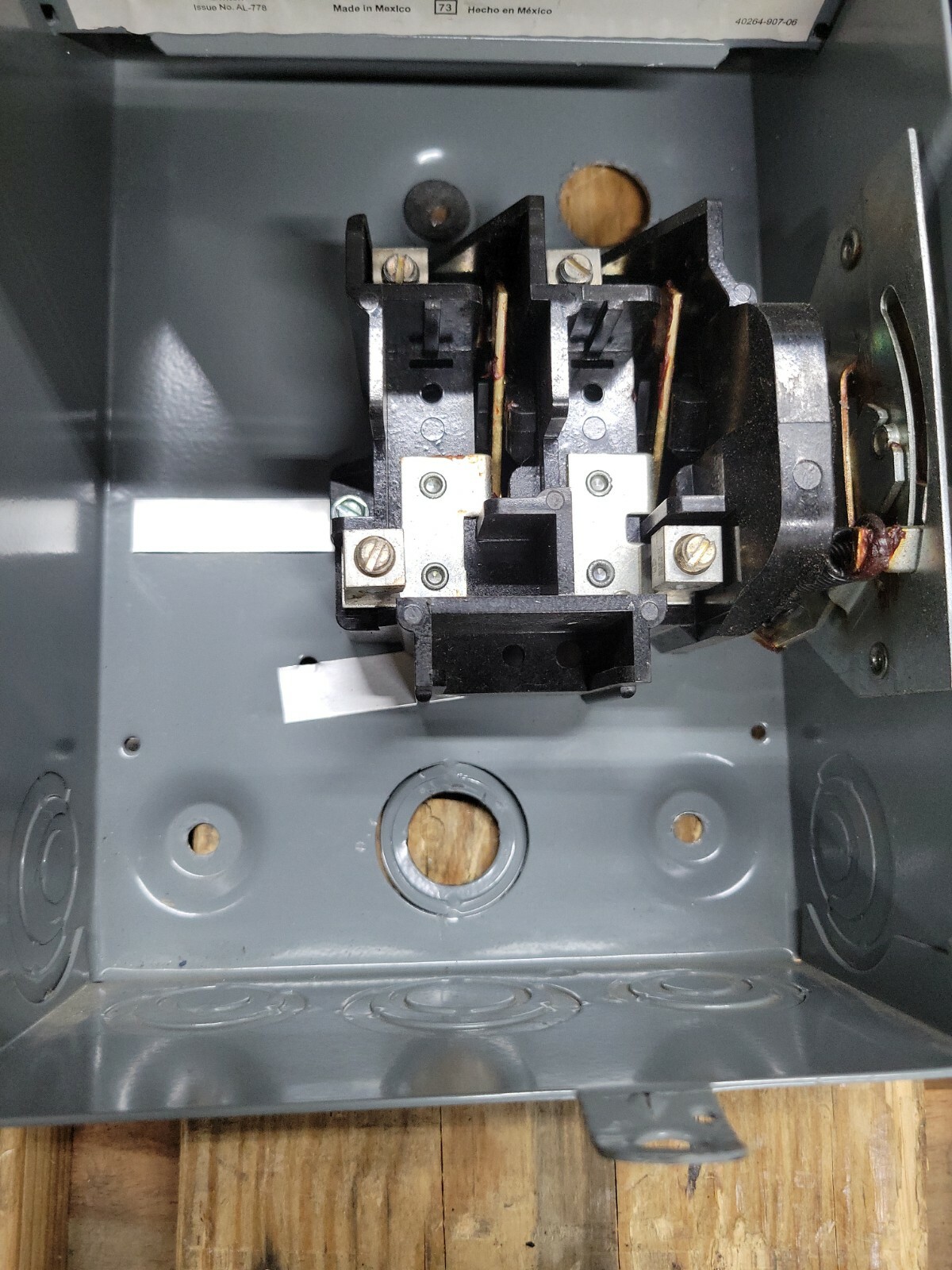 SQUARE D SAFTEY SWITCH, DU221RB 30 amp 240 VAC / V~ Two Pole unfused ...