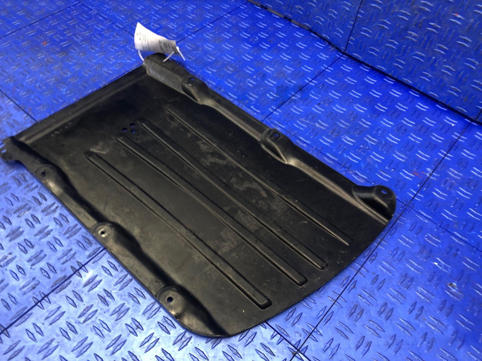 2018-2020 BMW M550XI G30 CENTER UNDER-BODY SPLASH SHIELD GUARD TRIM ...