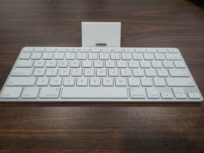 Apple iPad Keyboard Dock A1359 for 1st, 2nd, & 3rd Generation iPads 30 ...
