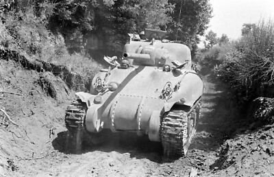 WW2 WWII Photo World War Two / US Army M4 Sherman Tanks in Action Italy ...