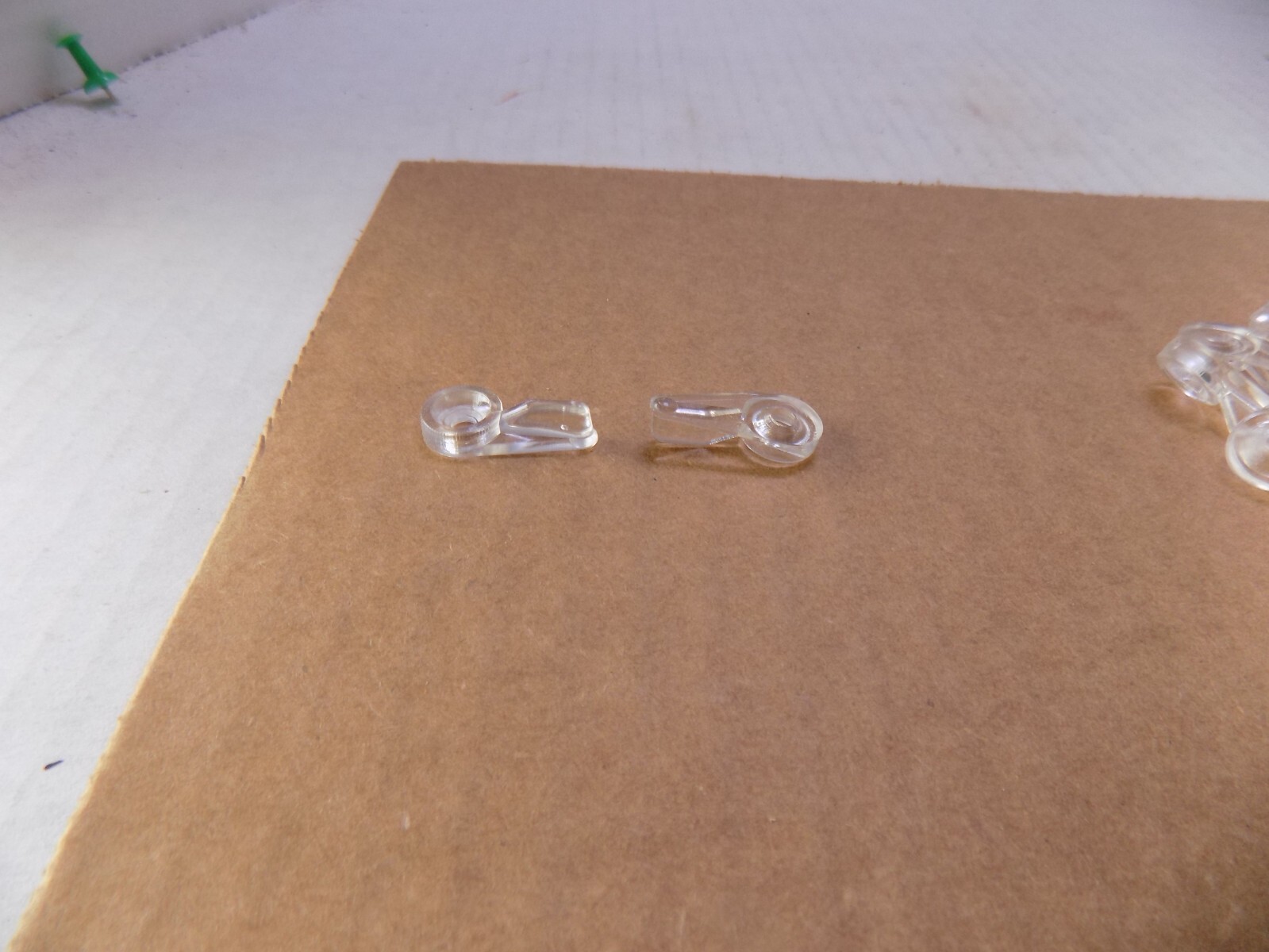 (50)PCS. CLEAR PLASTIC RETAINER CLIPS NEW FLUSH MOUNT | eBay