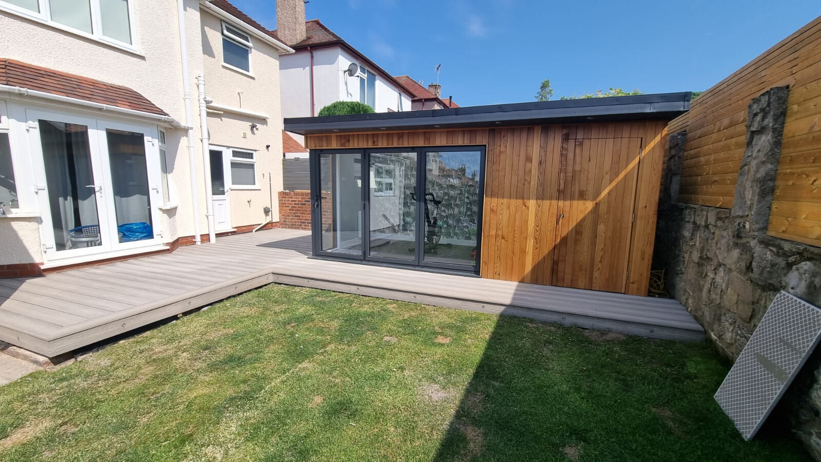 Insulated Garden Office, Home Gym, Garden Room, Garden Studio, Man Cave ...