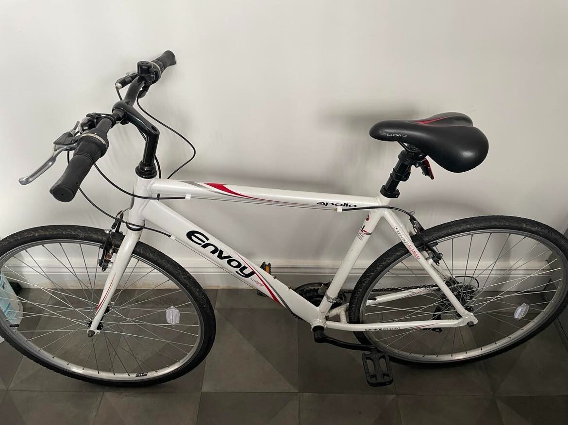 Apollo Envoy Hybrid Men's 21 inch Bike with Weather Cover, Locks, and ...