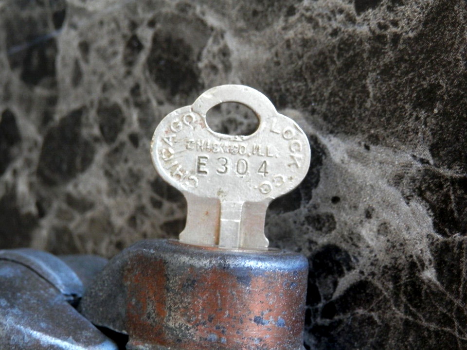 2-Vintage Columbus Gumball Machine Barrel Locks With ORIGINAL Key E304 ...