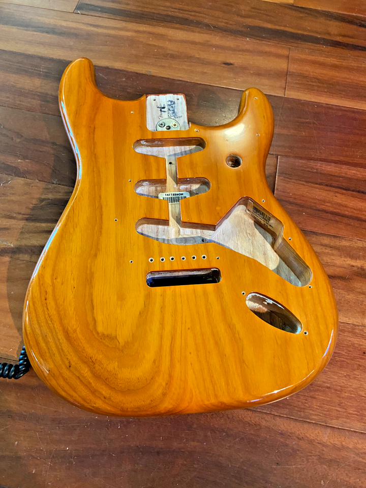 2019 Fender Vintera 70s Amber Strat 3 Bolt Stratocaster Ash Body ...