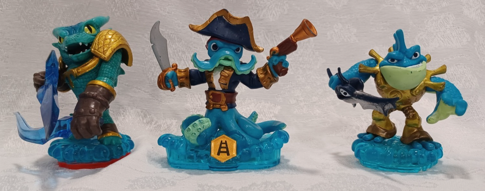 ACTIVISION SKYLANDERS ACTION FIGURES LOT 0F 26 FIGURES CRYSTALS ...