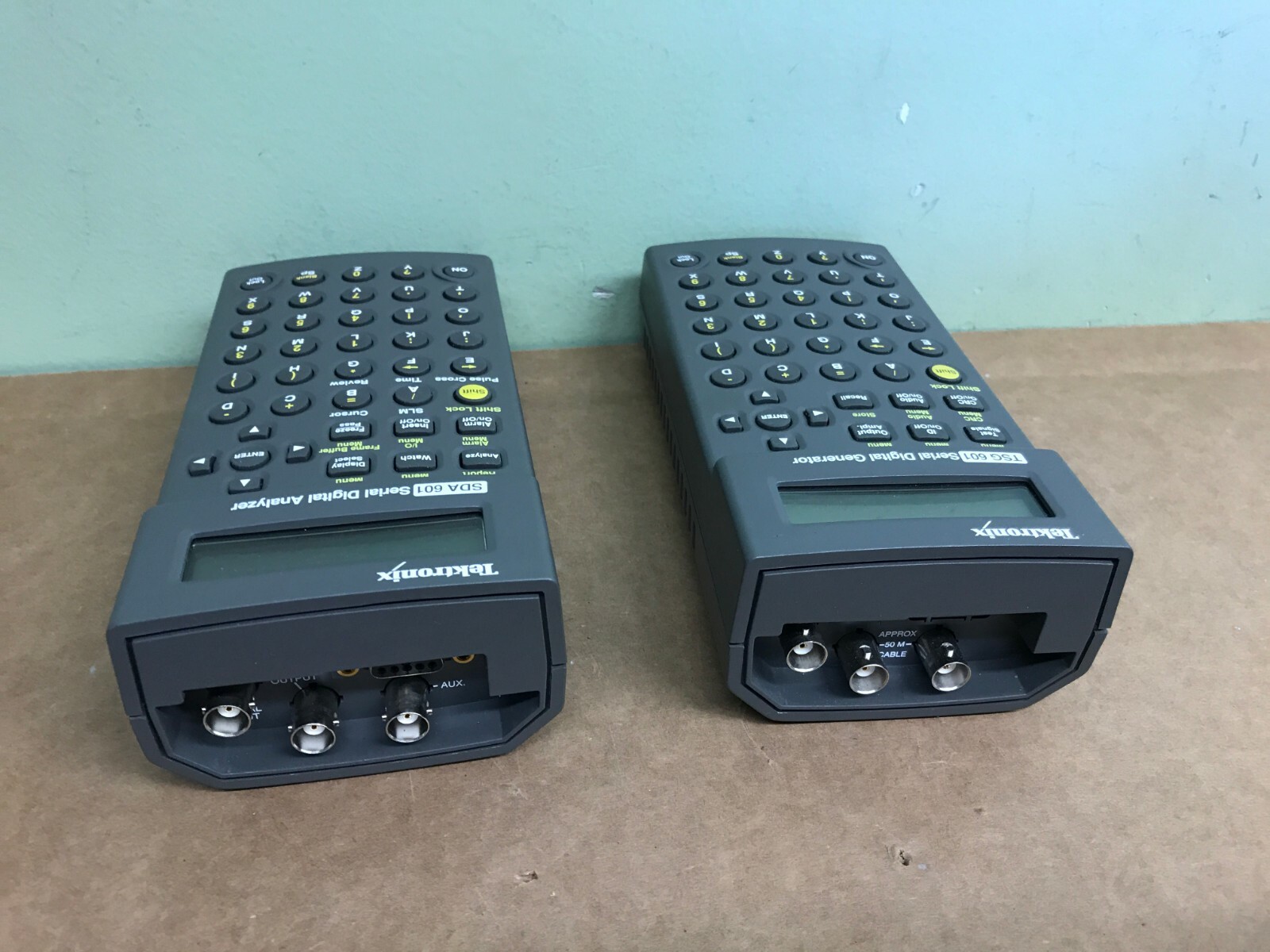 Tektronix SDA 601 and TSG 601 Serial Digital Analyzer in Orig Carring ...