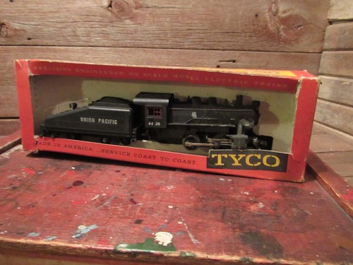 Vintage TYCO "SHIFTER" UNION PACIFIC Locomotive No. 44 26 With Tender ...