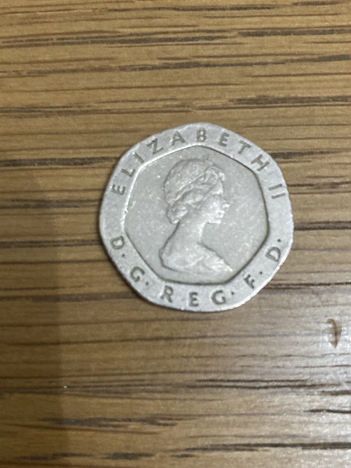 VERY Rare UK 1982 20p Twenty Pence Coin - First Year Minted - Rare ...