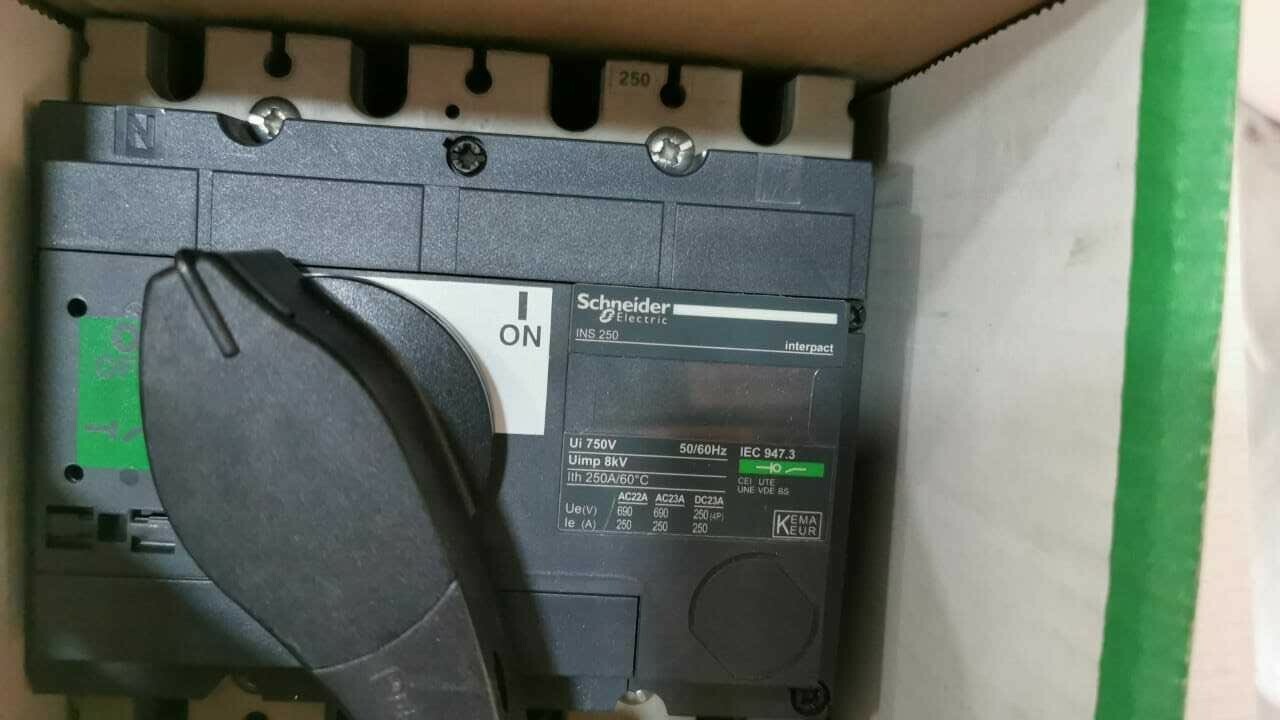 SCHNEIDER ELECTRIC COMPACT INS250 SWITCH-DISCONNECTOR 31106 | eBay
