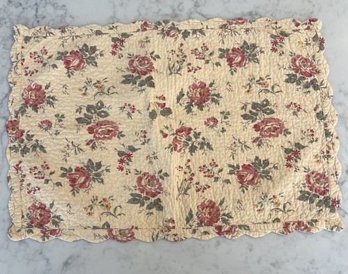 Vintage Quilted Floral Cottage Farmhouse Double Sided Ruffled Placemats ...
