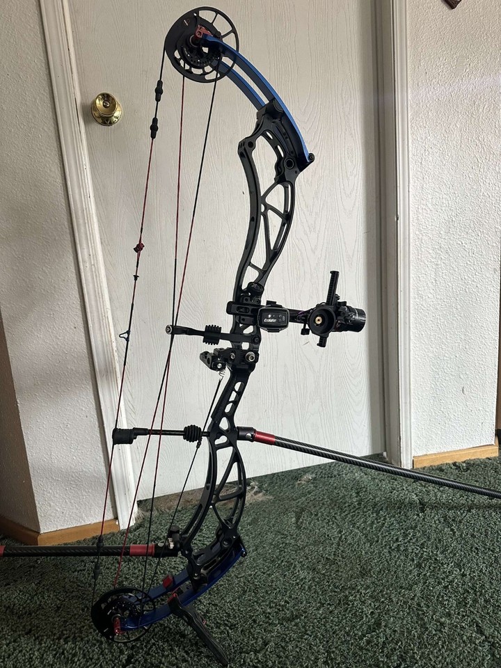 bowtech reckoning 38 Blue And Black Custom Target Bow | eBay