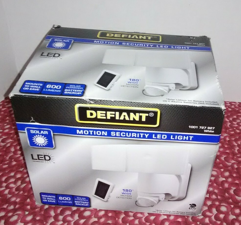 Defiant Motion Light Solar