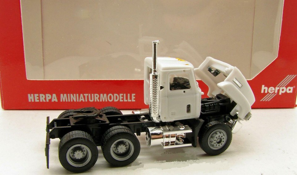 MACK Truck 603 short chassis Day cab Dual Axle WHITE 1/87 HO Scale ...