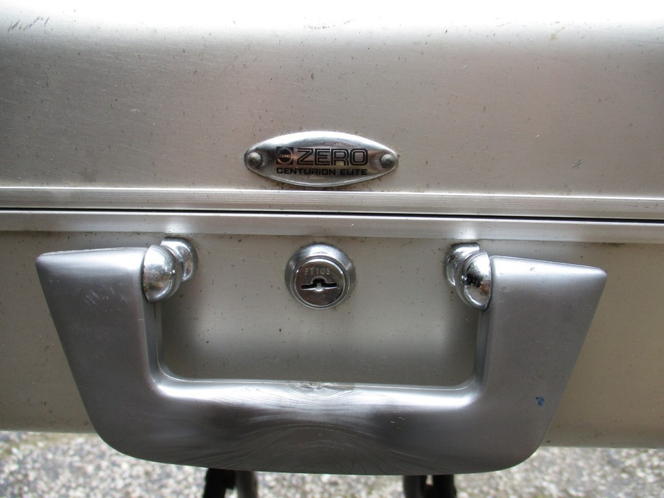 Zero Halliburton Aluminum Briefcase/luggage Unlocked 21x13x7 Free ...