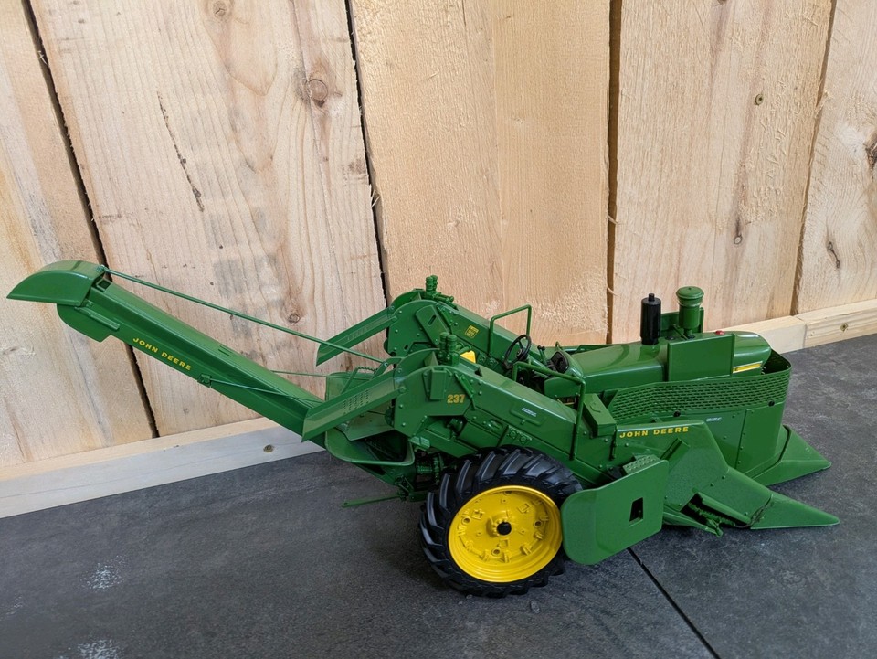 1/16 ERTL Precision Classics John Deere 4020 Tractor & 237 Corn Picker 2550U | eBay