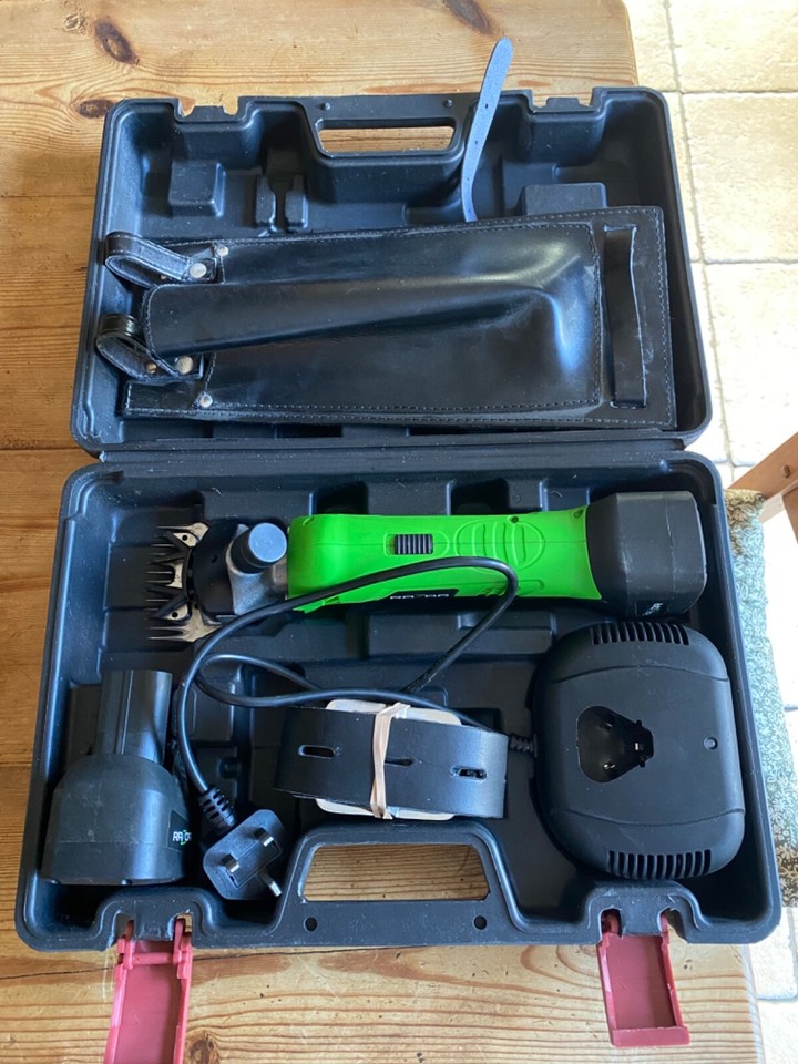 Razor Portable Cordless Sheep Shearing / Dagging / Cattle Clipping ...