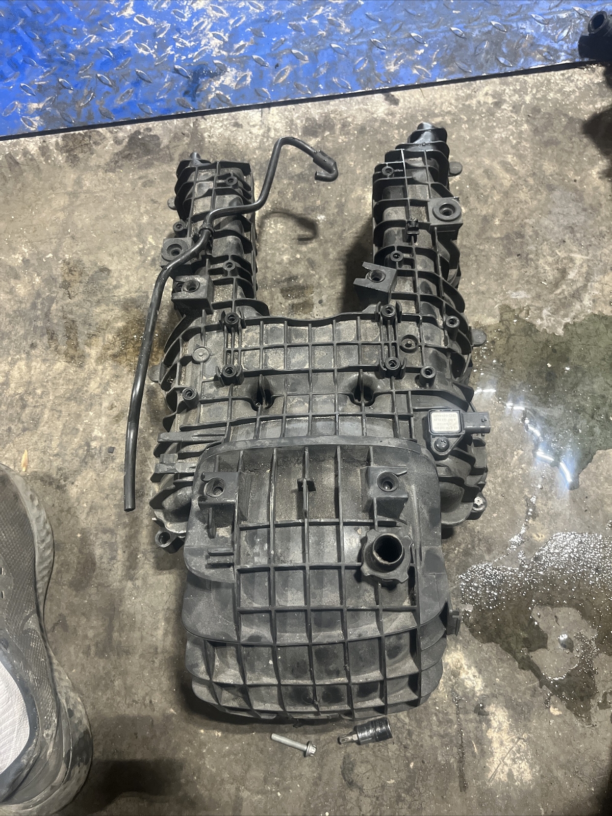 11-20 Mercedes W218 CLS550 S550 Air Intake Manifold Distributor ...