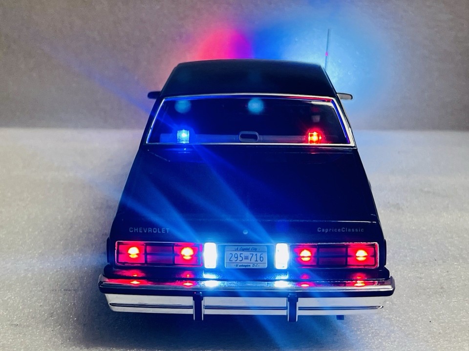 1/18 - FBI Chevrolet Caprice Un-Marked Police WORKING LIGHTS Secret ...