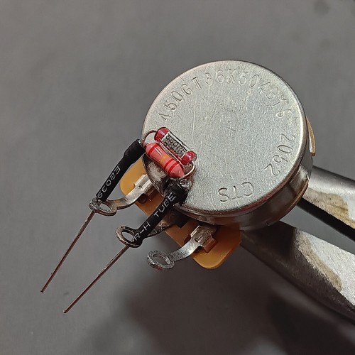 TREBLE BLEED Tom DeLonge Spec DarkArt, 680pF Glass cap, 220K Takman ...