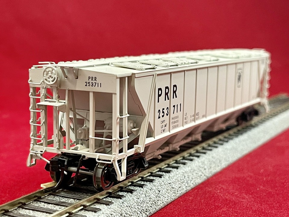 Broadway Limited 1884 HO PRR Class H32 5-Bay Covered Hopper #253711 ...