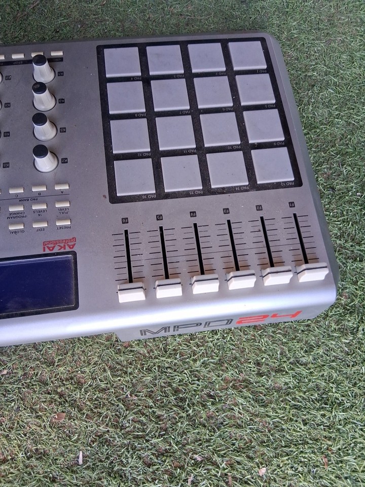 Akai Professional MPD24 | eBay