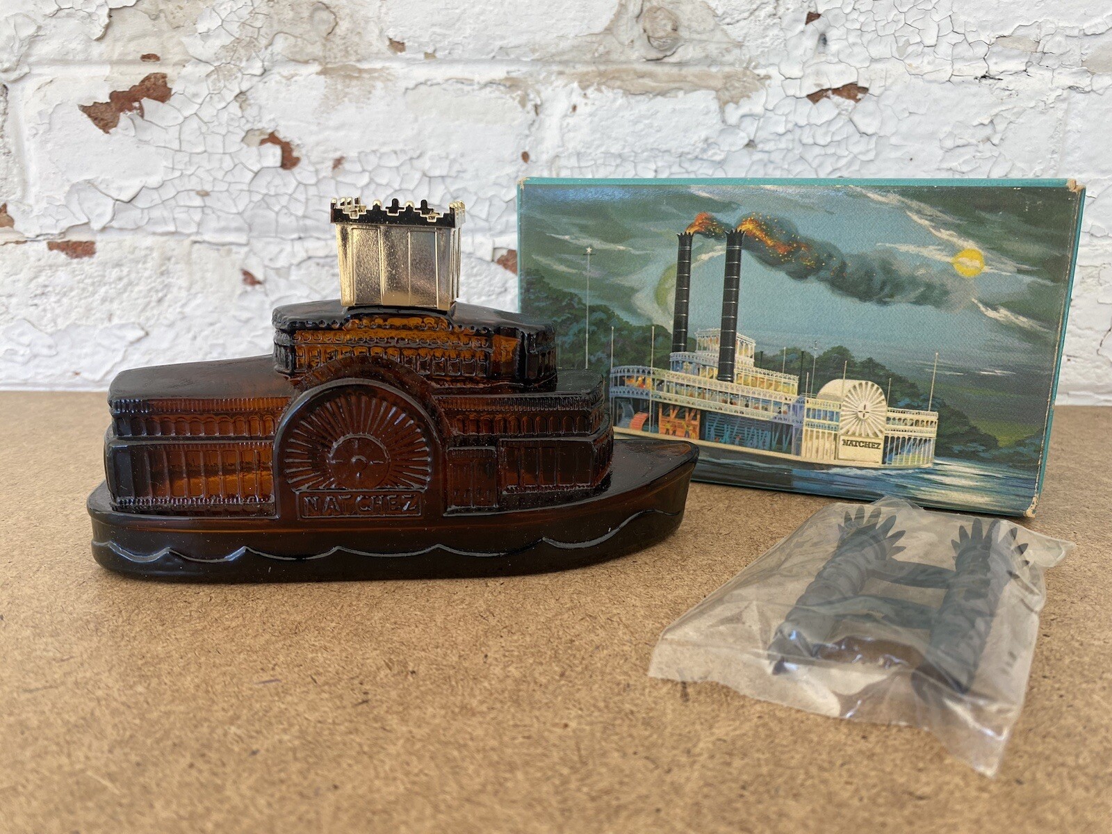 Avon - Side Wheeler - River Boat Tai Winds After Shave - FULL - 5oz w ...