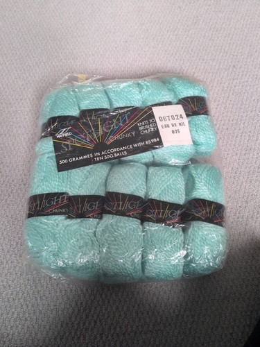 Hayfield Spotlight Chunky 50g Knits to brushed Chunky 50% Acrylic 50% ...