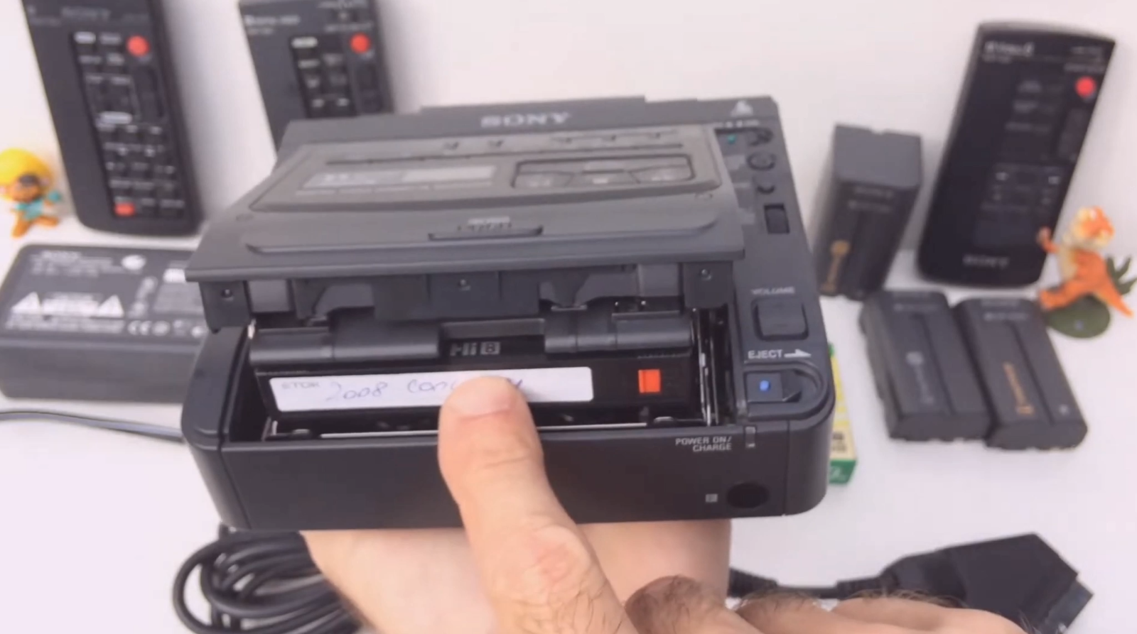 Sony GV-D200 8mm Video Recorder Player Hi8 Digital8 Near MINT Perfect ...