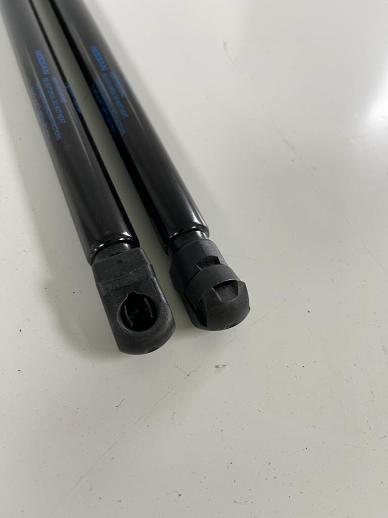 New Genuine Nissan Qashqai Rear Boot Tailgate Gas Struts Pair 90450 ...