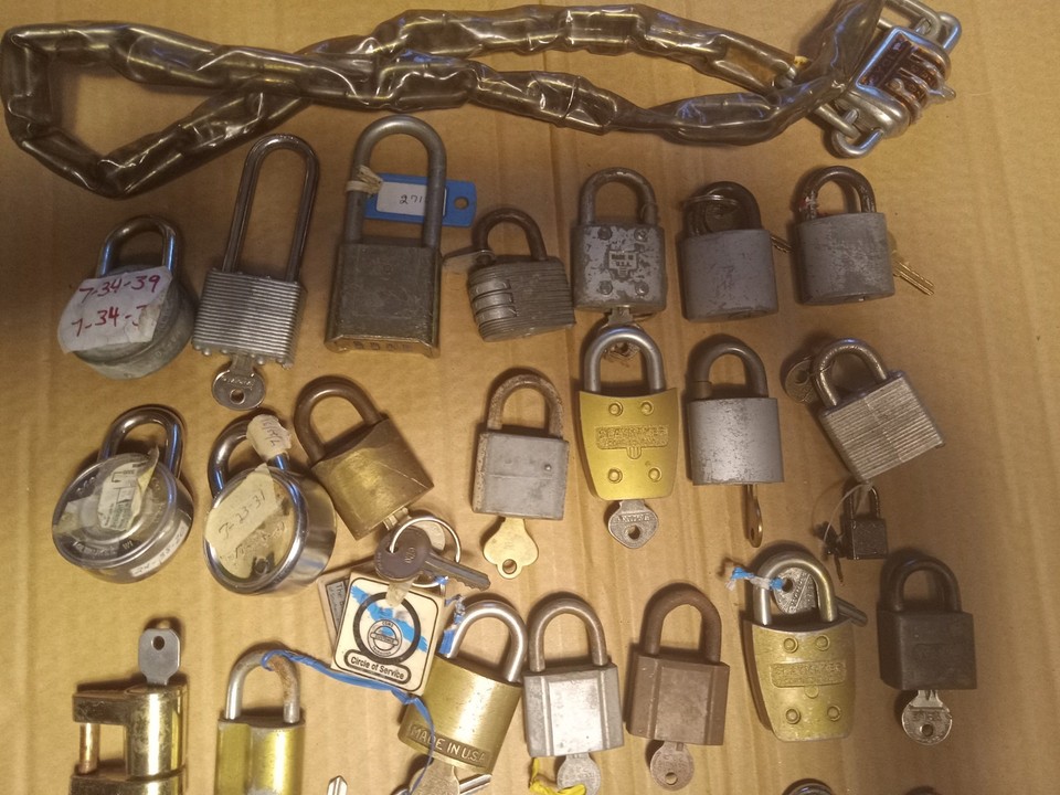 39 Vtg Padlocks w/keys/combo Yale Slaymaker Master WB Fraim Dynation ...