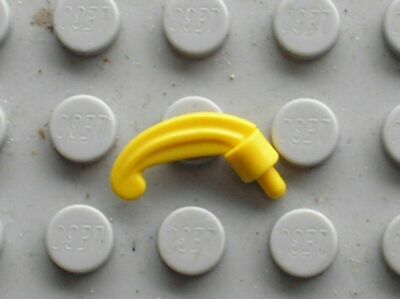 Lego Minifig Helmet Plume Yellow ref 4502a set 6085 6274 6067 6080 ...