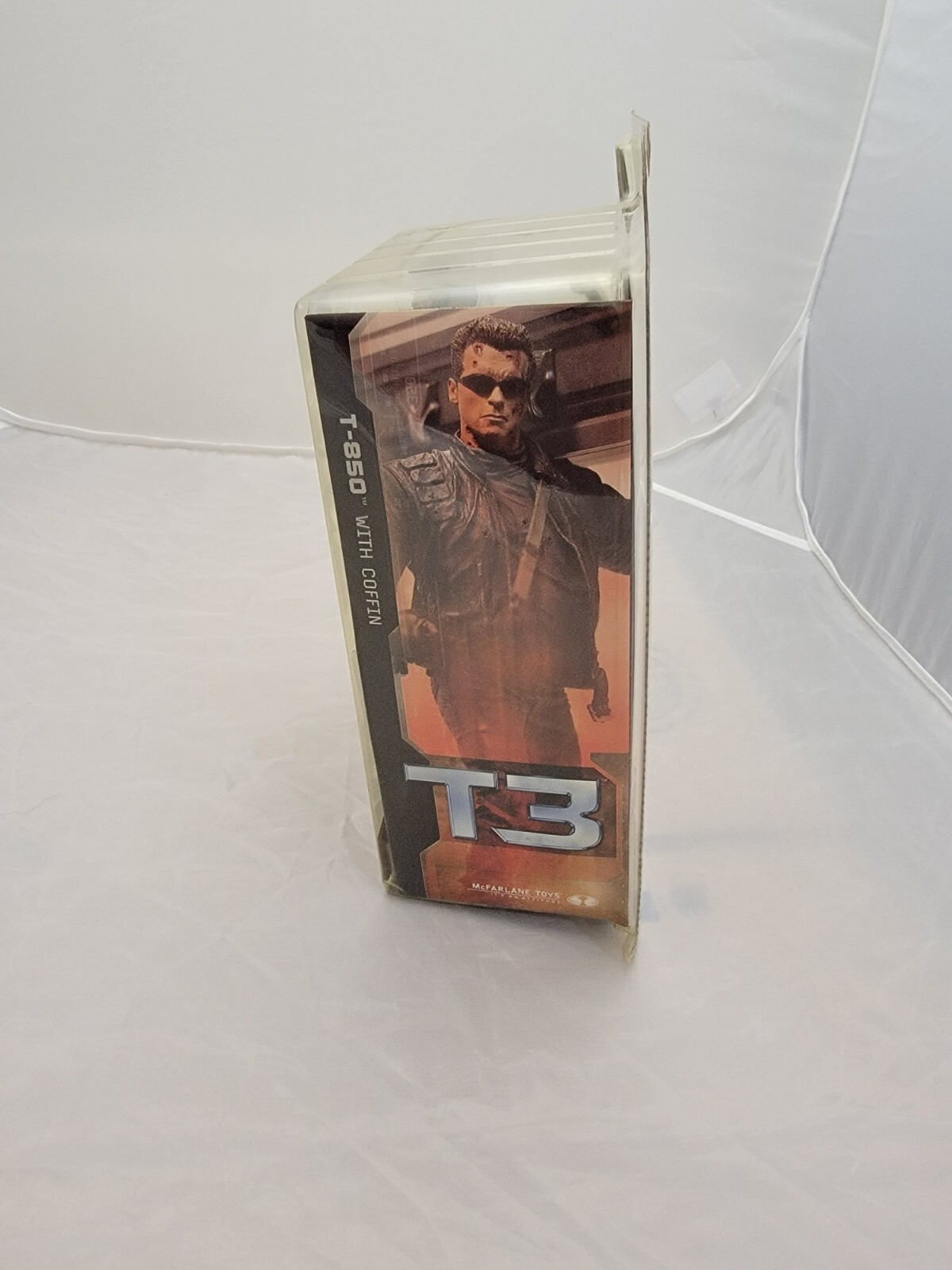 McFarlane Toys T-850 Terminator with Coffin Terminator Action Figure ...