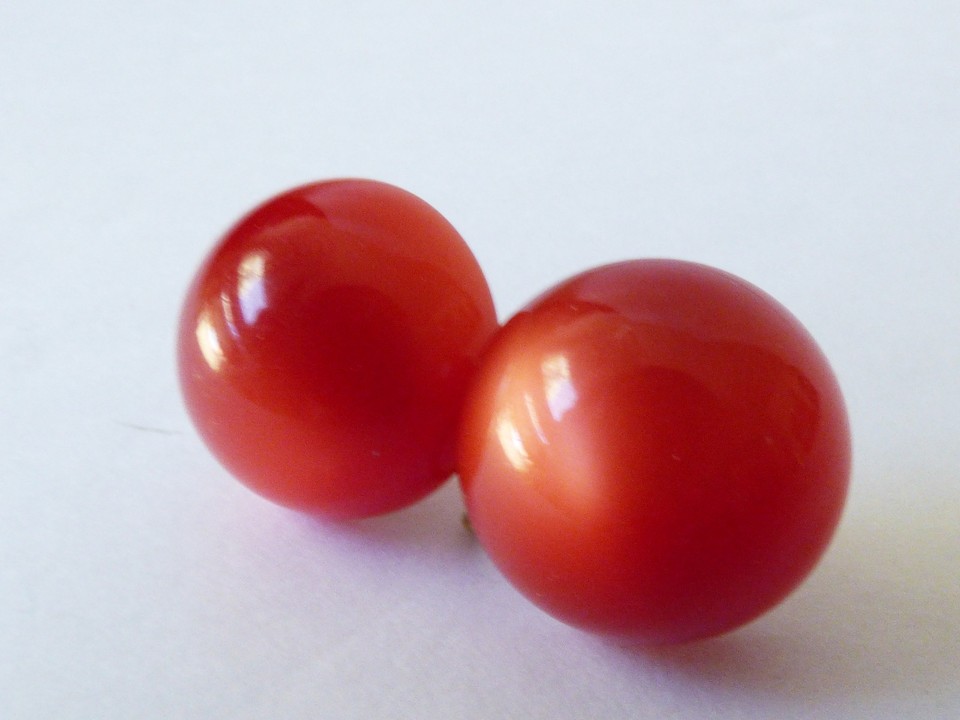 VTG gold tone metal Raspberry color round Lucite screw clip on earrings ...