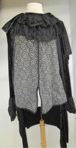 Mens Rubies Vampire Costume Black Velvet & Silver Shirt w Cape Size ...