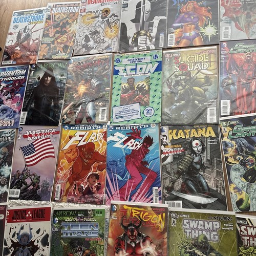 DC Comics 38 Comic Book Mixed Lot Green Arrow Robin Swamp Thing Flash ...