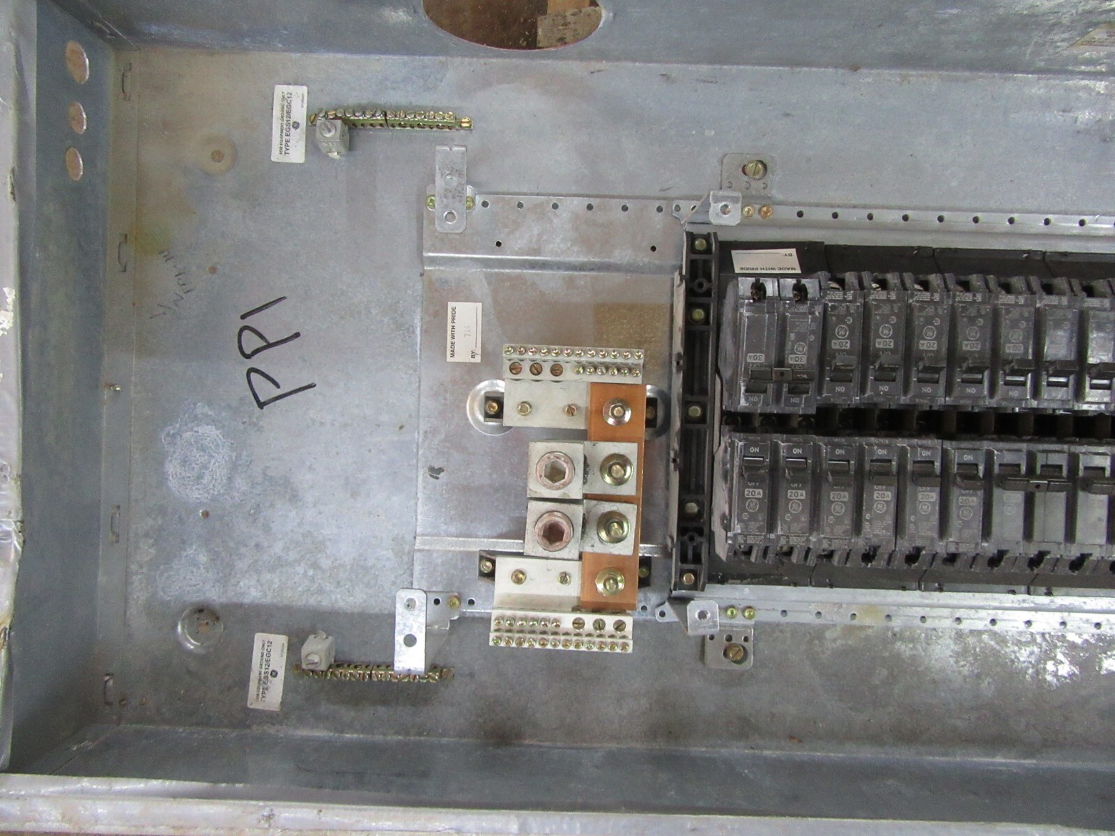 GE SERVICE PANEL AQF3424SBX AB64B 400 AMP 208/120 VOLT 3-PHASE 4-WIRE ...