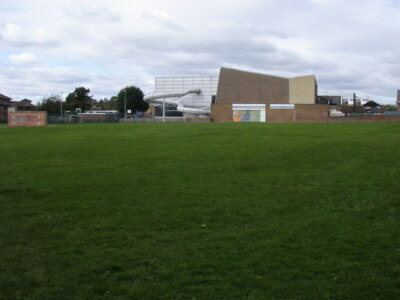 Photo 6x4 Chiltern Pools Amersham Looking across King George V park to ...