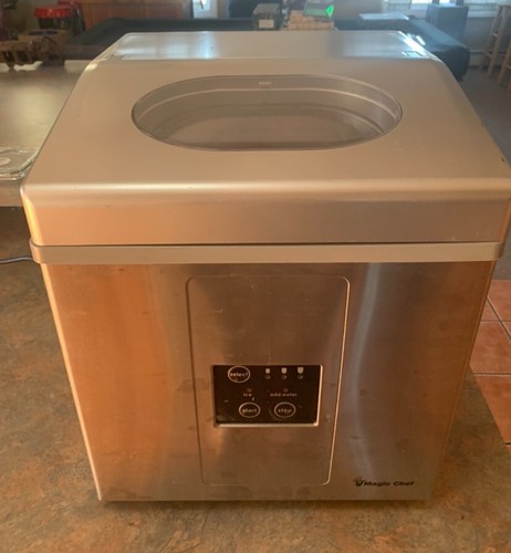 Magic Chef MCIM30SST Silver Portable Countertop Ice Cube Maker 30# in ...