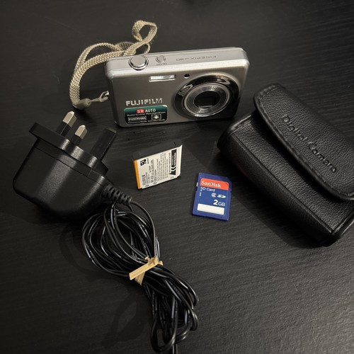 Fujifilm FinePix J30 Digital Camera TESTED + Battery, Charger and SD ...