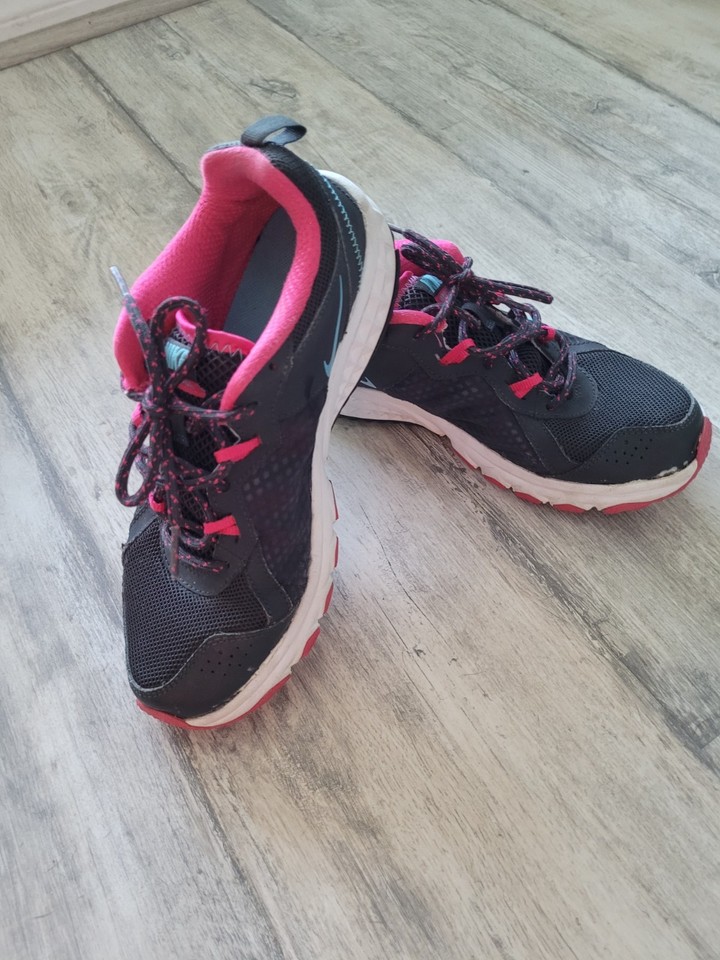 Nike Wild Trail Athletic Running Train Shoes Women 8 Activewear Gym ...