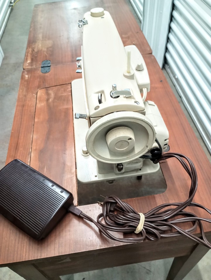 Vintage Singer Fashion Mate Sewing Machine Model 237 w/ Pedal On Table ...