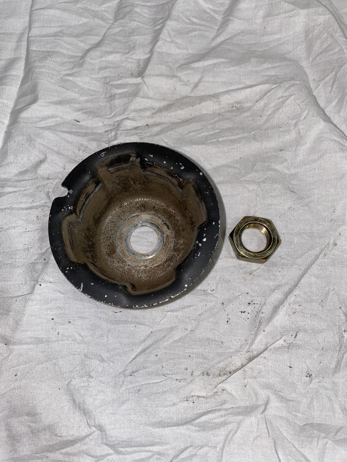 Briggs & Stratton 791960 Flywheel Starter Cup with Nut 690662 | eBay