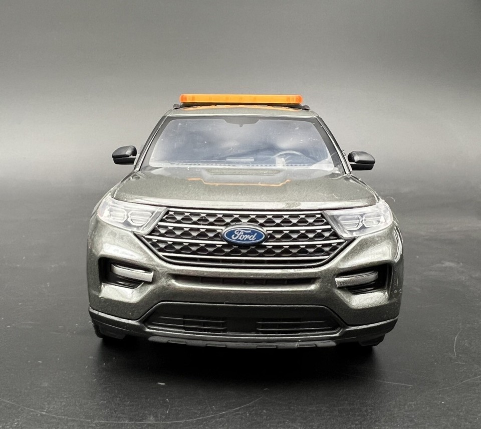 1/24 25 27 LED Ready Code 3 2700 Amber Lightbar Park Work Security Tow ...