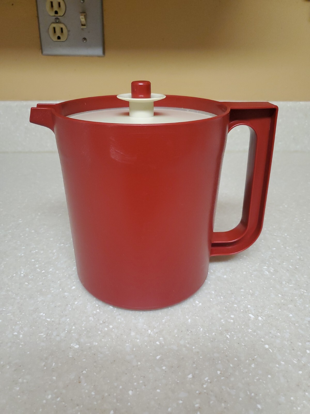 Vintage Tupperware #1575-3 Maroon Pitcher with Push Button Seal 1.5 QT ...